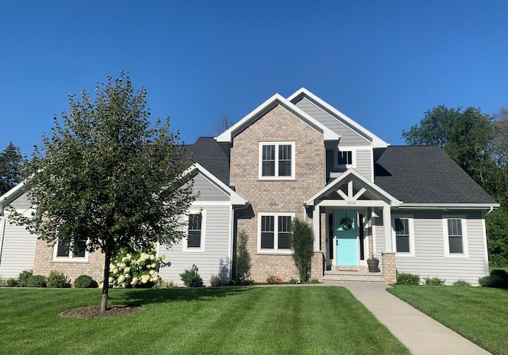 Custom Built Showcase Home Near Lambeau! - Lambeau Field - Green Bay