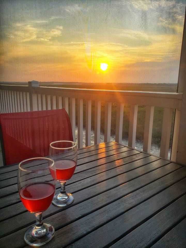 Beautiful Views! W/pool, Pet Friendly - Folly Beach