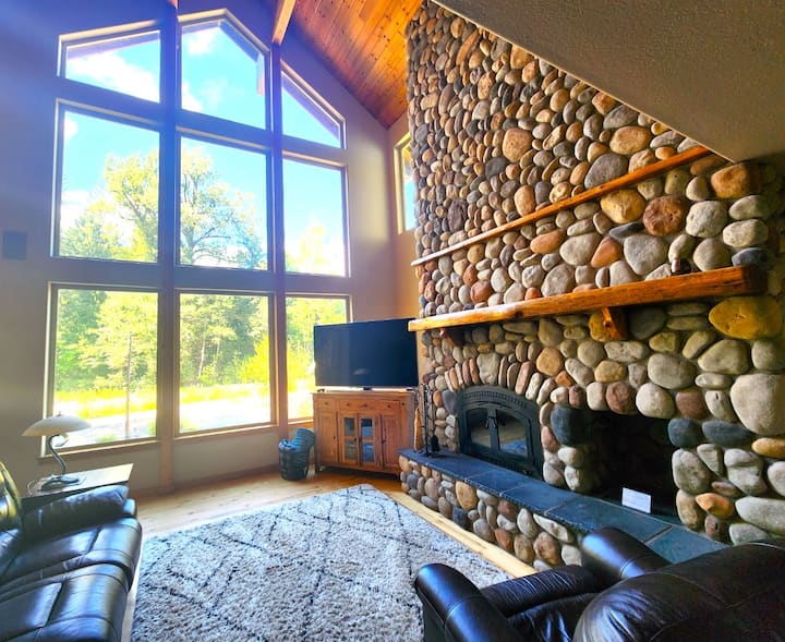 Glacier River Retreat, Wi-fi, Hot Tub And Bbq - Lost Lake, OR