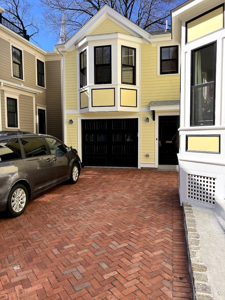 Airy New Apt For 2-6. Near Subway. Free Parking. - Boston, MA