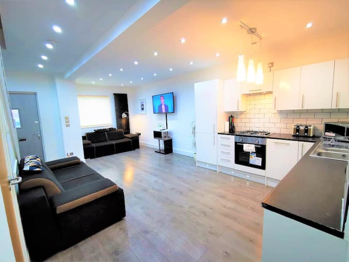 Modern 4bedroom Large Townhouse Near City Centre!! - 맨체스터