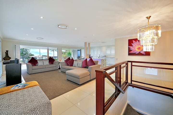 Nautilus Premium Oceanfront Level 1 Apartment - Bundaberg Central