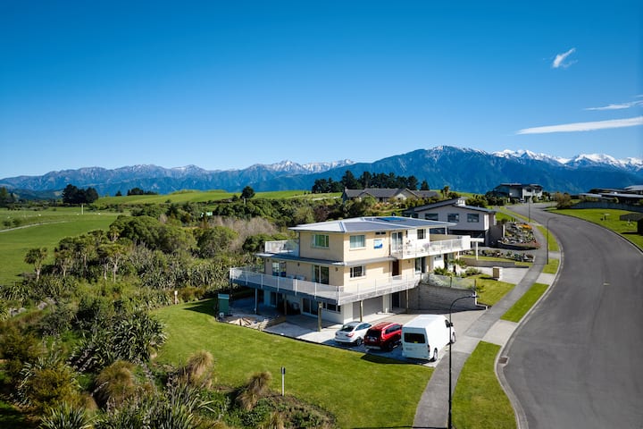Kakatu Retreat: 7 Bedroom Home With Mountain Views - Kaikōura