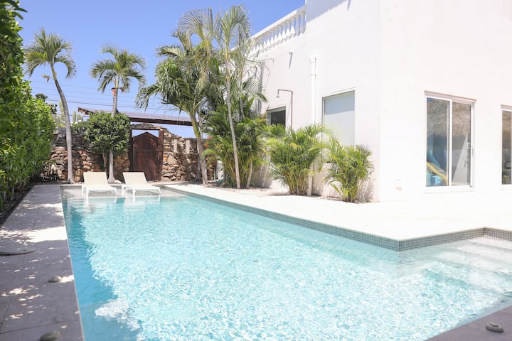 Villa Esmeralda Aruba | 3 Min To Palm Beach | - Aruba