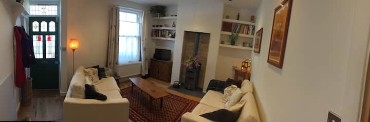 2 Bedrooms, Sleeping 4 In Cosy Pontcanna Cottage - Cardiff