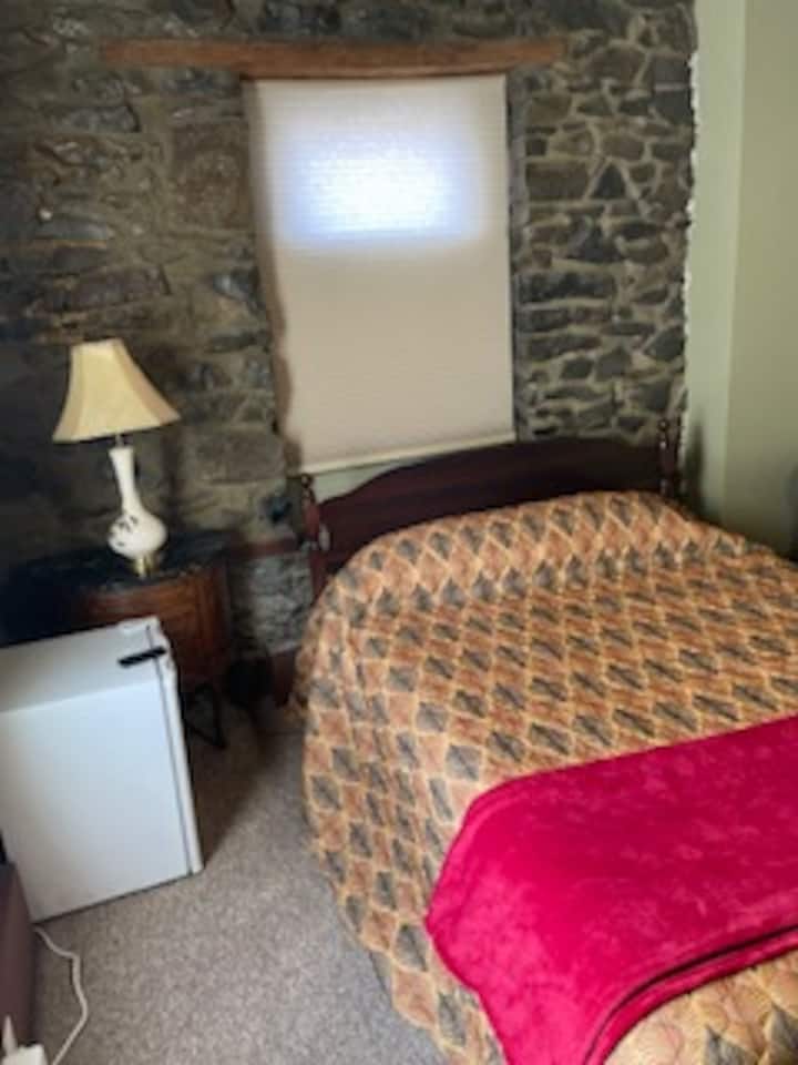 Old World Style Room 4 Seipsville - Nazareth, PA