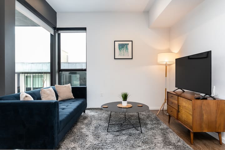 Modern Luxury 2 Bed / 2 Bath Suite In Hollywood - West Hollywood, CA