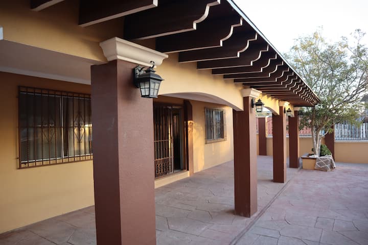 Casita Amarilla - Playas de Tijuana