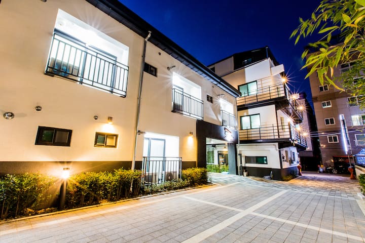 1974 Family House B12 - Gyeongju-si