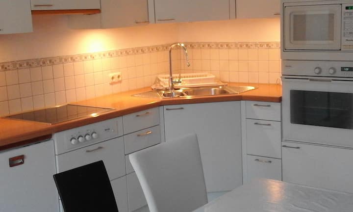 Gemütliche Balkon-wohnung Mit Drei Schlafzimmern - Linz