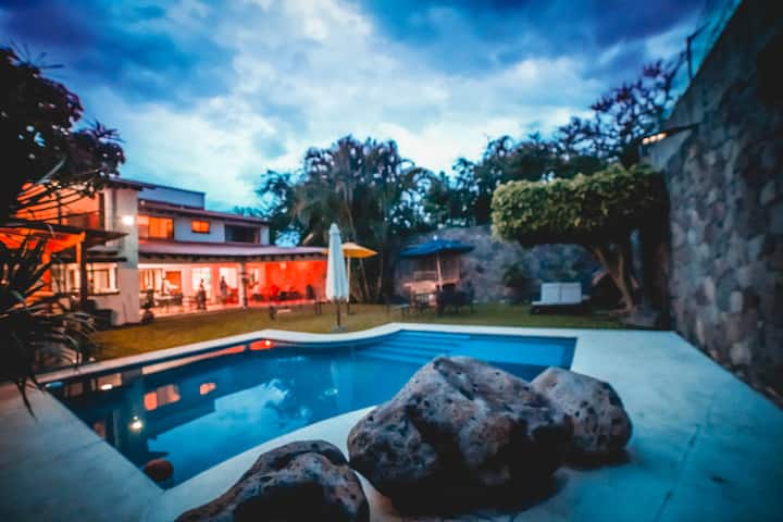 La Romana Casa Colonial Fracc. Las Brisas 600m2 - Temixco