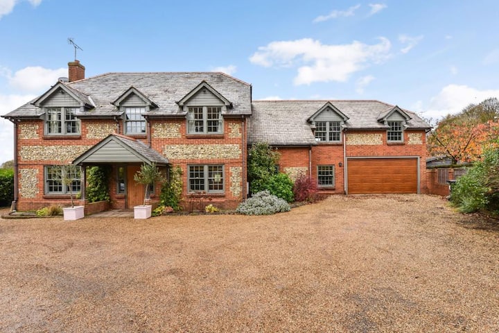 Beautiful Country Home In The Heart Of Medstead - Alton