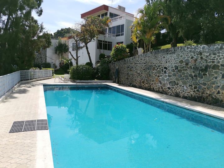 Cómoda Casa Con Alberca Privada Y Amplio Jardín - Cuernavaca