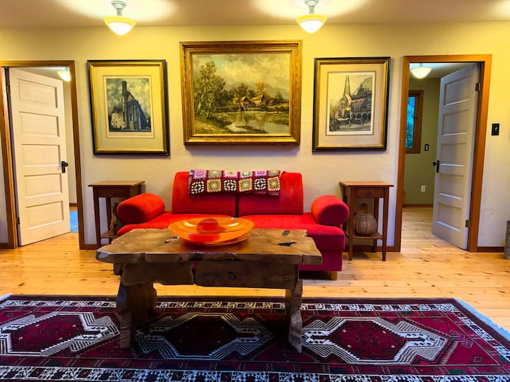 Cozy Cabin Nestled In Vashon’s Huckleberry Woods - Gig Harbor, WA
