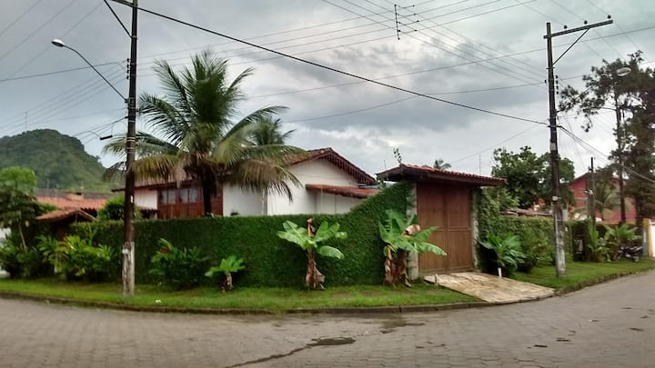 Agradável Casa Na Praia Grande Em Ubatuba - Ubatuba