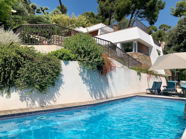 Séjournez à La Villa Nea  Avec Vue Mer Et Piscine - Hyères