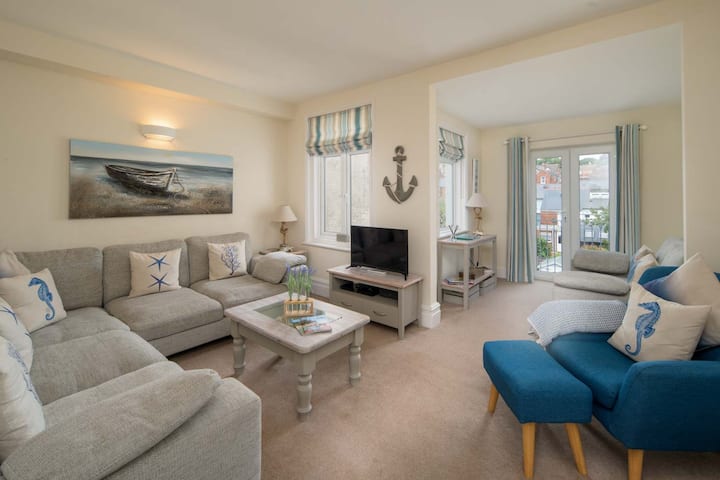 Crews Nest - Hampshire