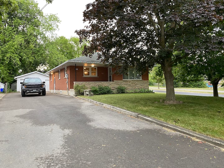 Uxbridge Bungalow - Goodwood, ON, Canada