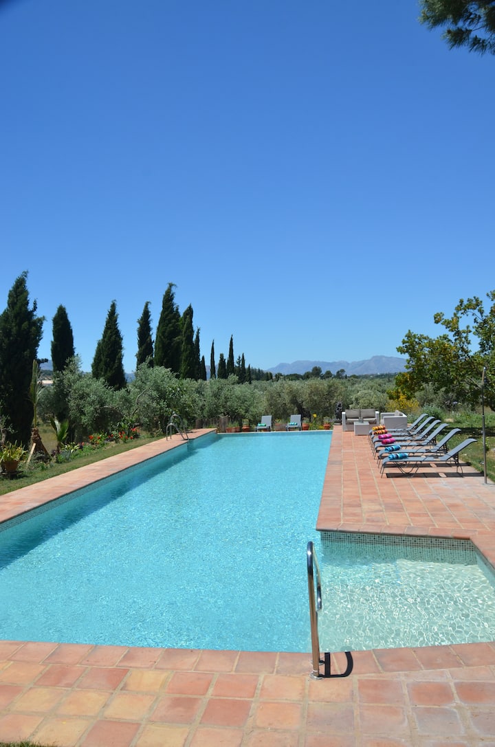 Une Hacienda Centenaire Au Coeur D'une Oliveraie - Ronda