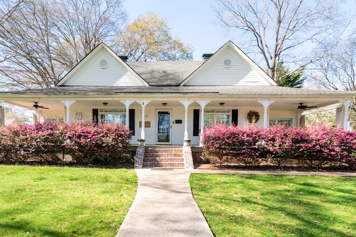 Farmhouse On Main Mountain Sanctuary - Belmont, NC