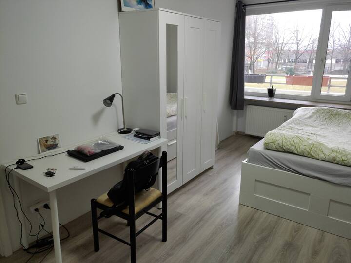 Cozy Apartment Room In Olympiaeinkauf Center - Munich