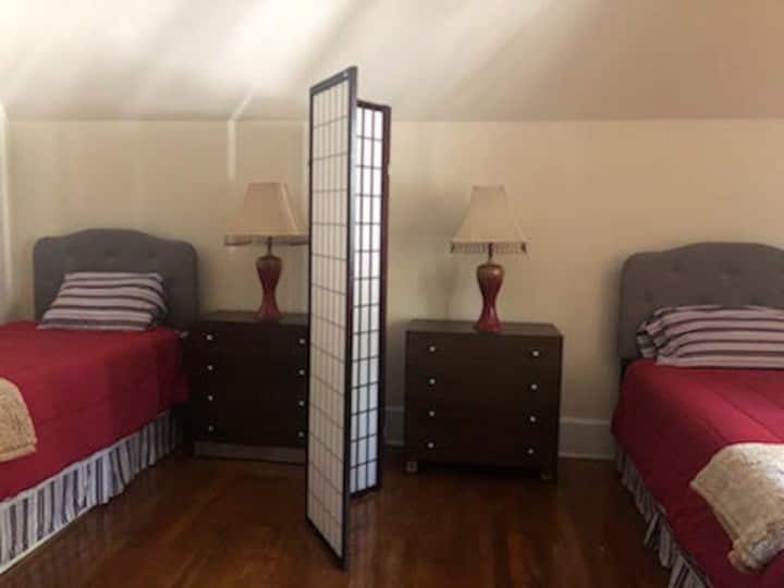 Private Room With Twin Beds And Shared Bathroom - Orangeburg, SC