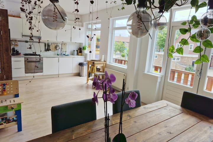 Zonnig Familie Huis: Parkeren + Breed Balkon. - Zandvoort