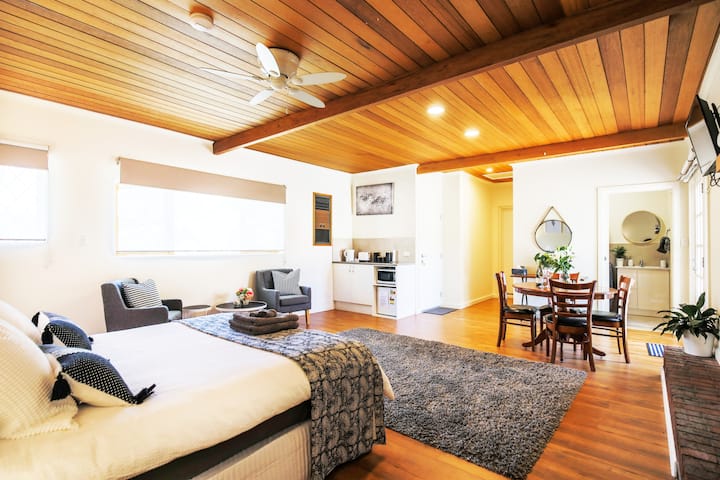 Hahndorf Lodge Heysen Suite Main Street Wifi  Pet - Hahndorf