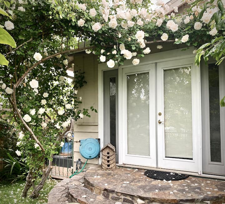 Magnolia Garden Bungalow :)Dogs/hot Tub - 카피톨라