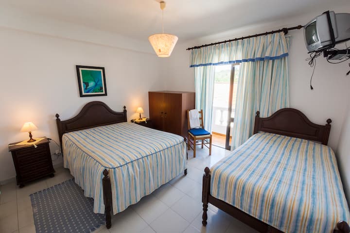 Quarto Duplo C/casa De Banho Privada E Varanda - Aljezur
