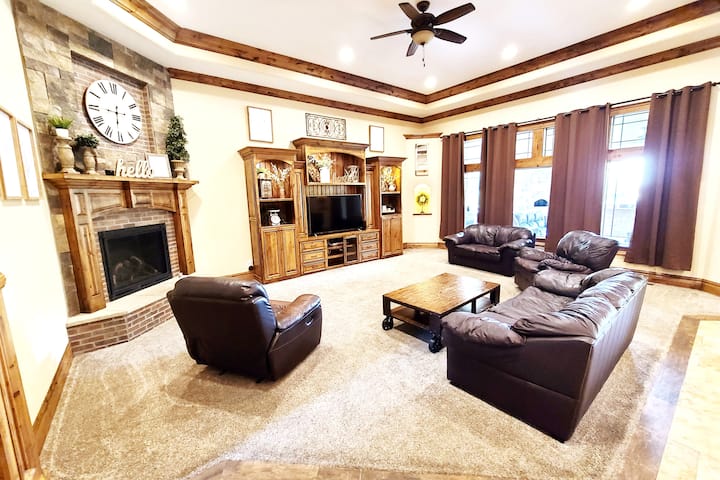 Luxury 4 Acre Estate With Huge 7.1 Theater Room - Idaho Falls, ID