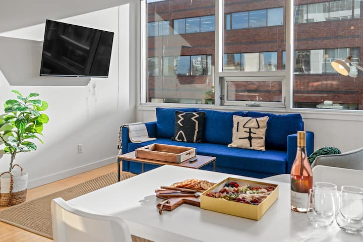 Downtown Gem Sleeps 6 Near Inner Harbour W/parking - Victoria, Canada