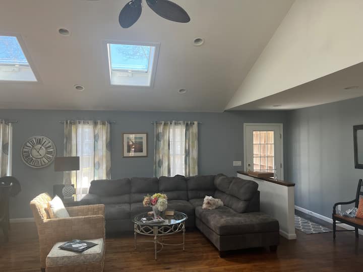 Relax In This Cozy - Eastport, NY