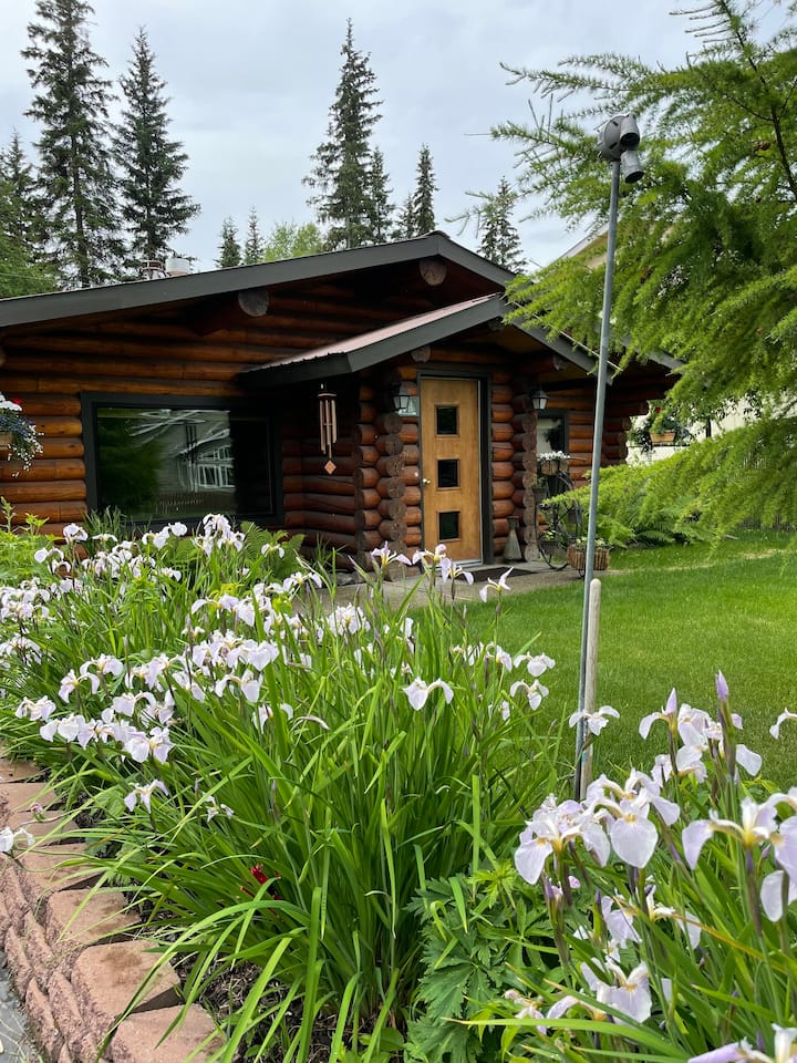 Cozy, Quiet Cabin W/gas Fireplace, Great Location - Fairbanks, AK