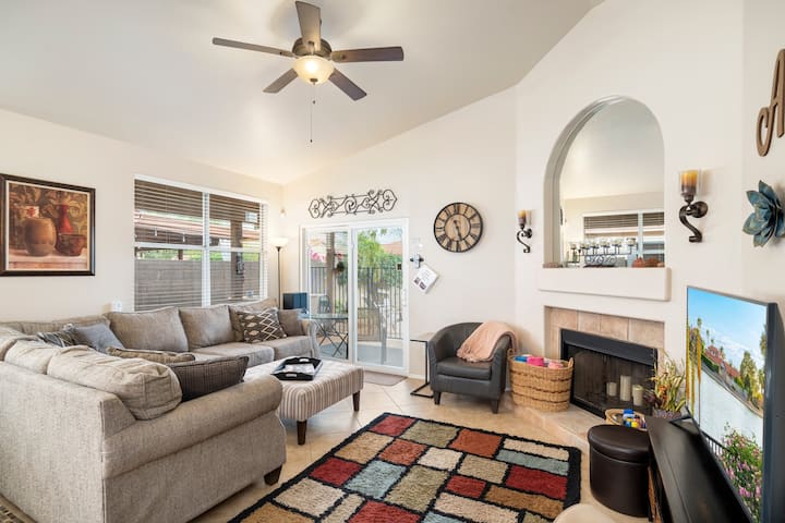Lakeview Retreat W/ Private Pool, Spa & Game Room - Glendale, AZ