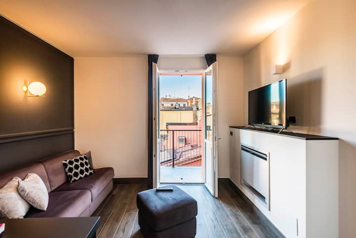 31 · Luxury Apartment With Terrace - Two Towers View - Bologna