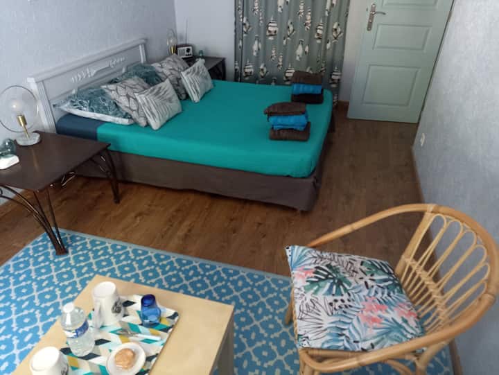 Une Maison Bleue Adossée à La Mer - Saint-Michel-Chef-Chef