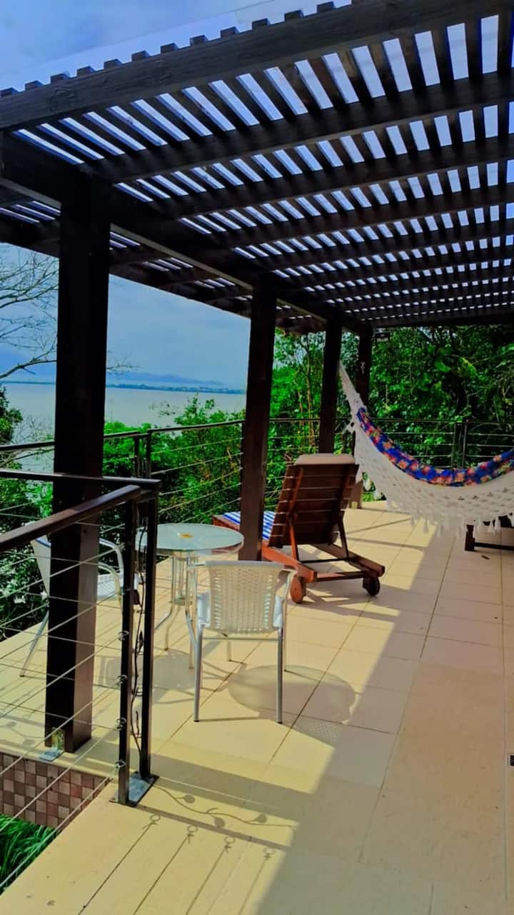 Casinha Com Linda Vista Para O Mar Em Sambaqui - Florianópolis