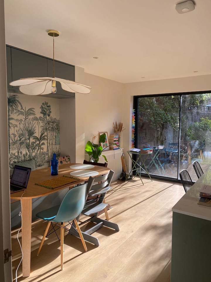 Charming 4 Bedrooms House Close To The Thames - 반스