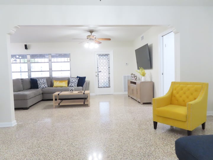 Lovely Home Centrally Located 3 Minutes From Rmj - Tampa