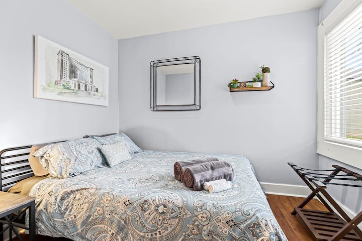 Experience The D! 1 Bdr Near Downtown Ferndale - Ferndale, MI