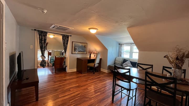 Cozy Parisian Style Loft Suite - Salt Lake City, UT