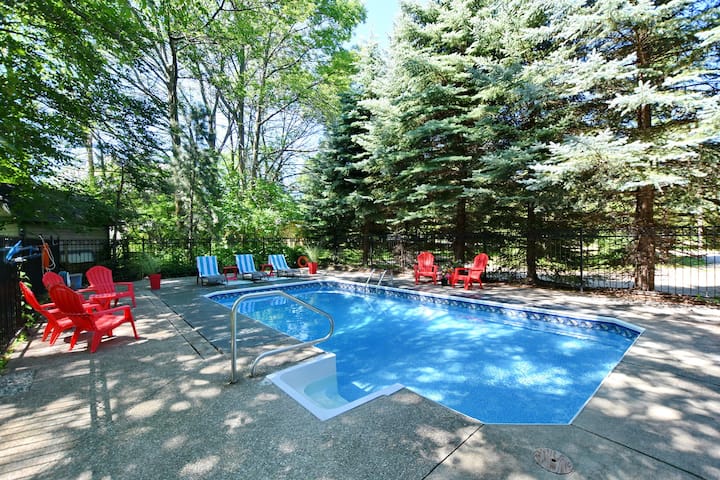 *Haven On Blue*- Hot Tub, Heated Pool & Sauna - Town Of The Blue Mountains