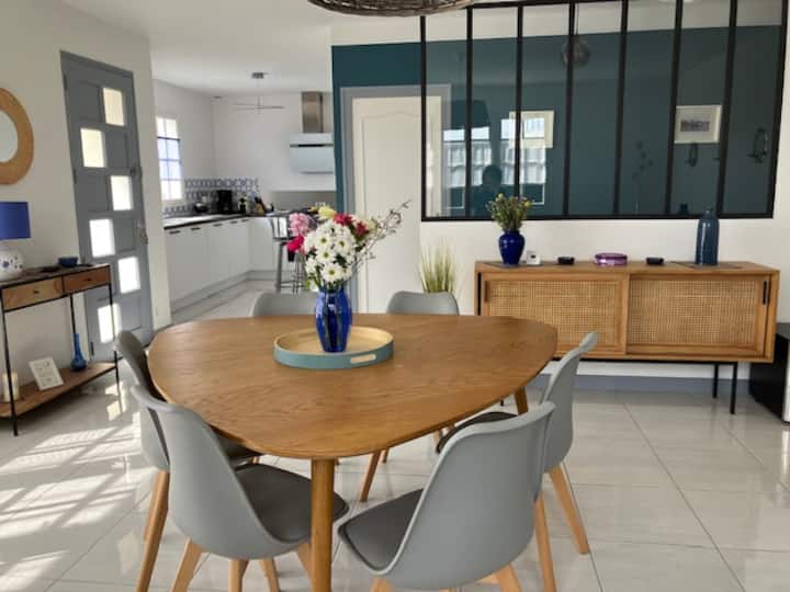 Maison De Vacances Agréable à 900 M De La Plage - Le Château-d'Olonne