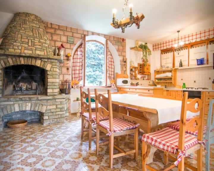 Casa Vacanze Rilassante Con Giardino - Sarnano