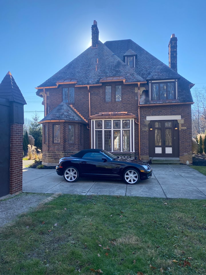 Executive 2 Bd 2 Bath 1923 Brick Castle - Brunswick