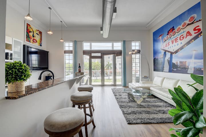 Urban-chic Atlantic Avenue Delray Beach Condo Loft - Delray Beach, FL