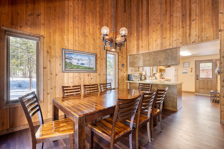 Family-friendly Sunriver Cabin - 10 Sharc Passes - Sunriver, OR