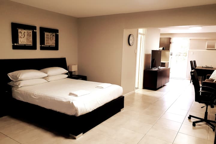 Studio 4 - Ground Floor Fremantle Apartment - Perth