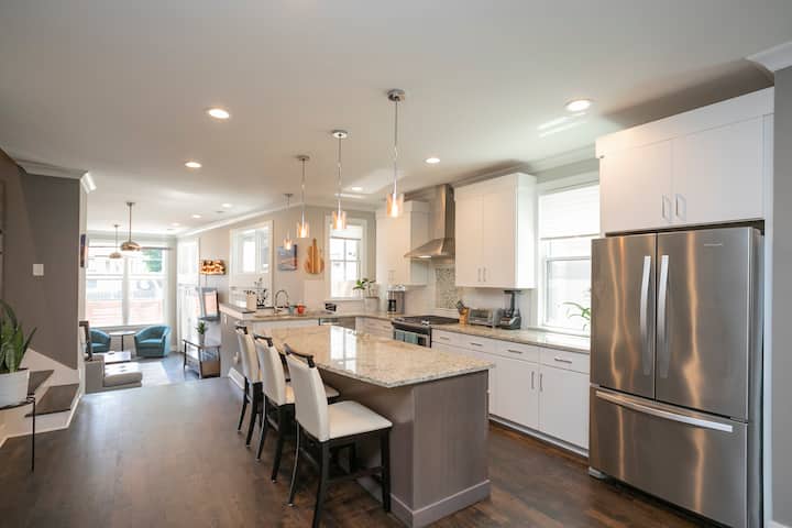 5-star Music Row House-walk Everywhere! Sleeps-12 - Tennessee